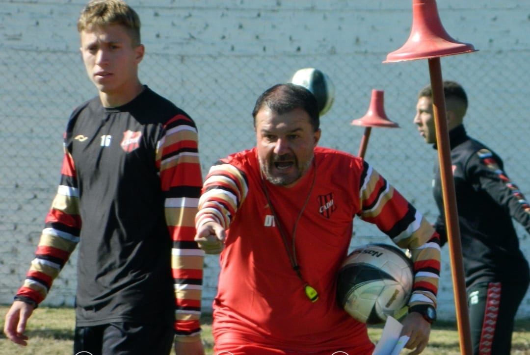 Reggio elevó una lista de jugadores que no seguirán en Douglas Haig