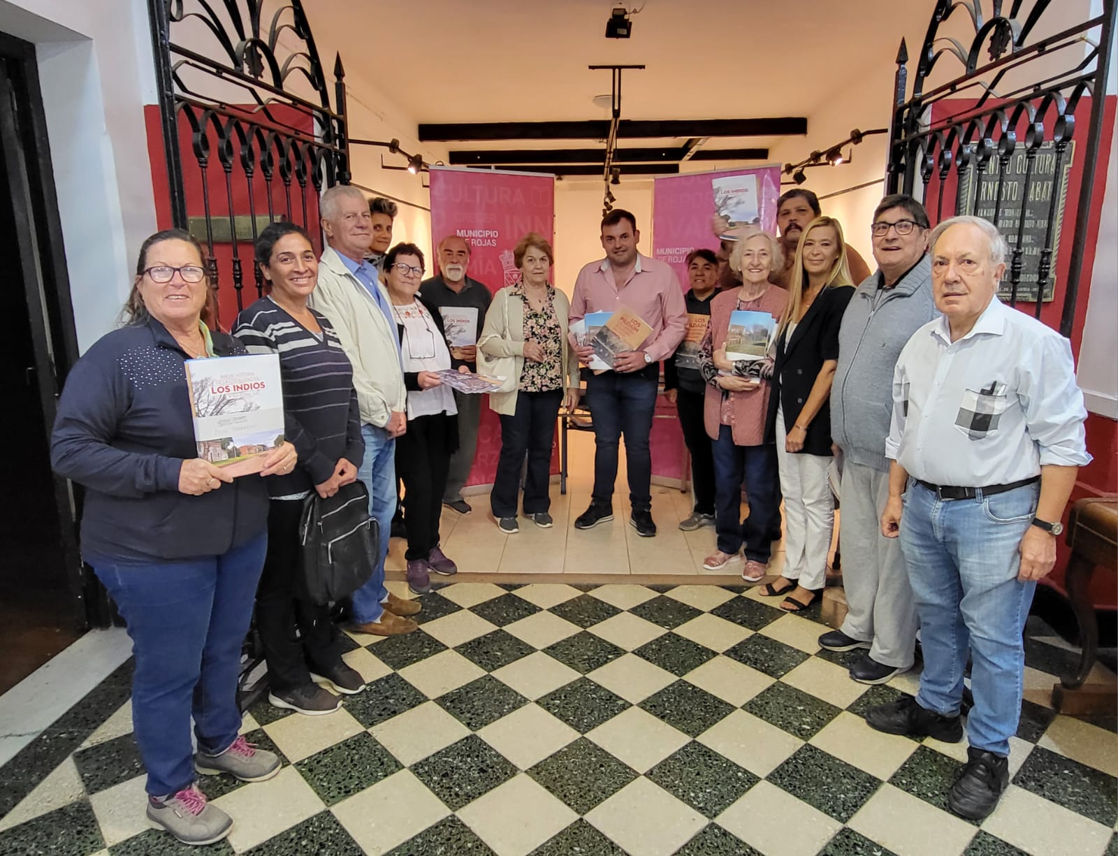 Se viene el libro de la historia de Roberto Cano