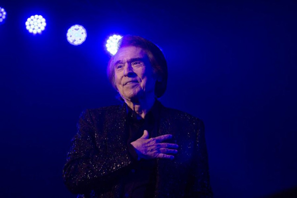 El músico Raphael brilló en el Luna Park • Diario Núcleo