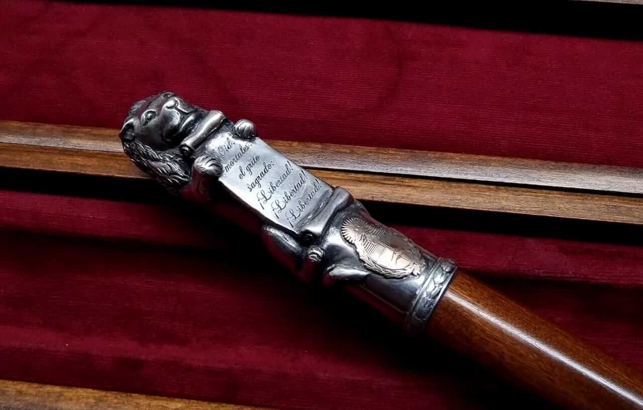 Bastón de mando para Javier Millei diseñado por un pergaminense