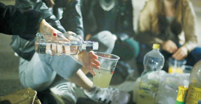 Adolescentes y alcohol: más del 70% ya lo consume a los 15