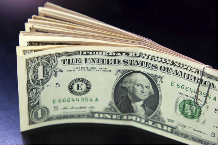 Otro récord del dólar blue: alcanzó los $301